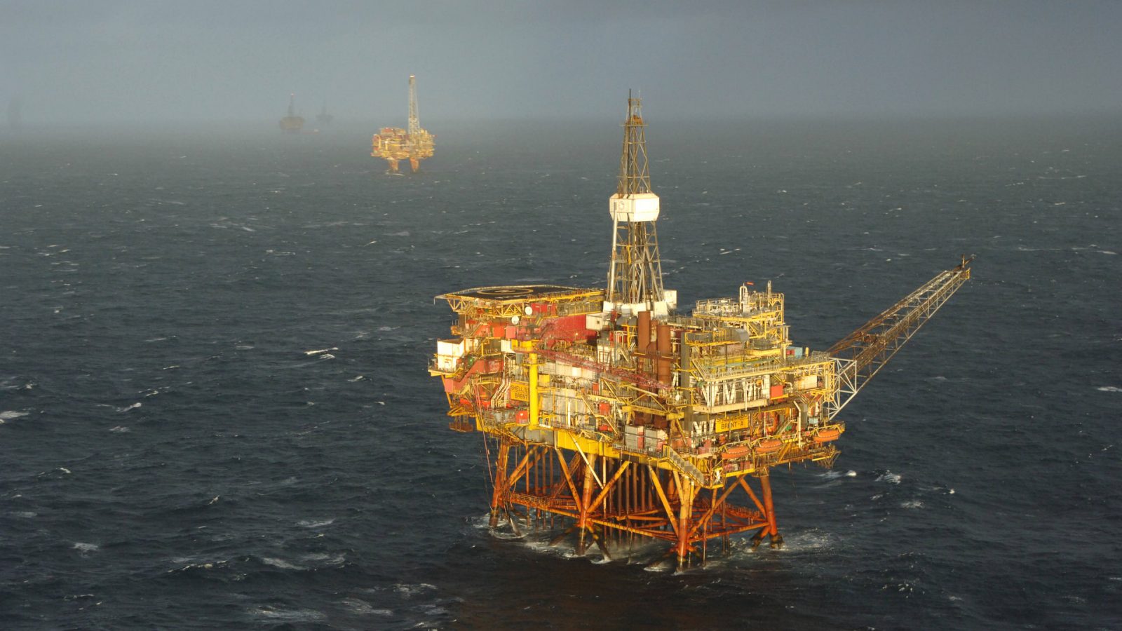 Shell wants to decommission oil platforms in the North Sea | LifeGate