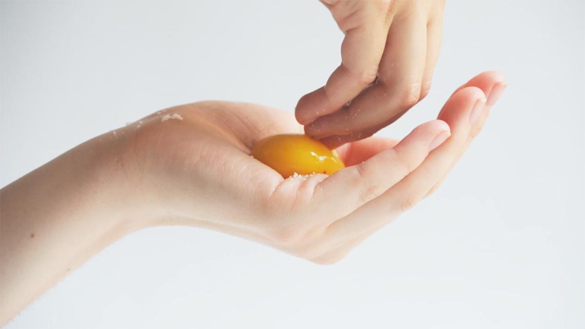 Eat with your hands. The Contatto Experience extends taste to the realm ...